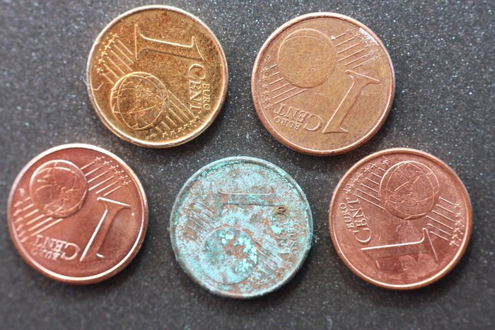 Koper wordt na een tijd groen door zuurstof maar als je het verbrandt ...